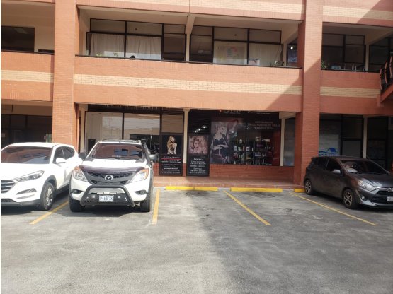 Locales en Renta en Plaza Grecia Zona 12 - Q6,000 GTQ