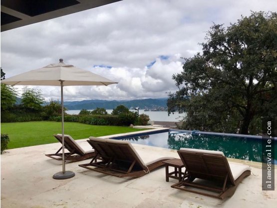 CASA VISTA DEL LAGO AVANDARO - US$2,320,000 USD