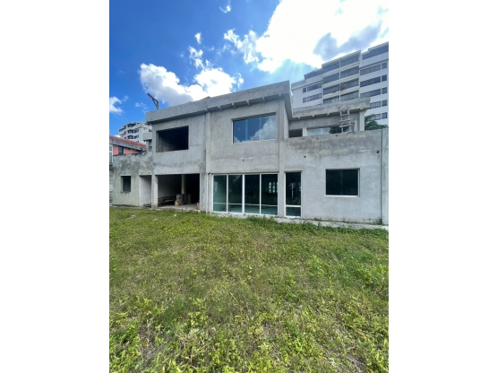 Casa en venta en Cumbres de Curumo 600m2 6h+s/10b/6p - US$250,000 USD
