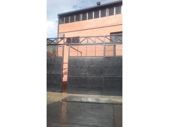 AMPLIO Y MAGNÍFICO GALPÓN EN LOS ROSALES 782M2 - US$649,000 USD