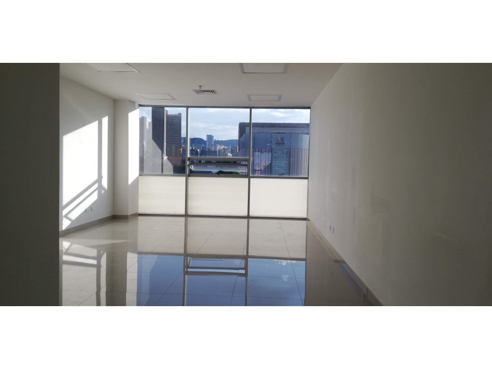 ARRIENDO OFICINA ENVIGADO CENTRO EMPRESARIAL S48 Tower - $1.900.000 COP